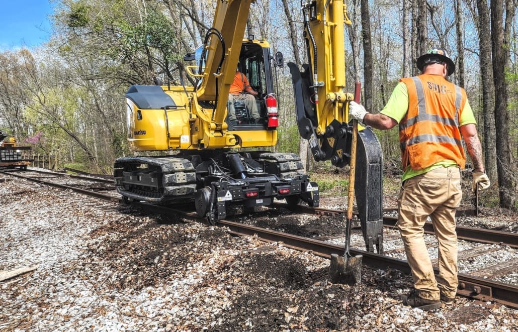 Railway Cribbing Buckets for Backhoes, Excavators - Dymax Inc